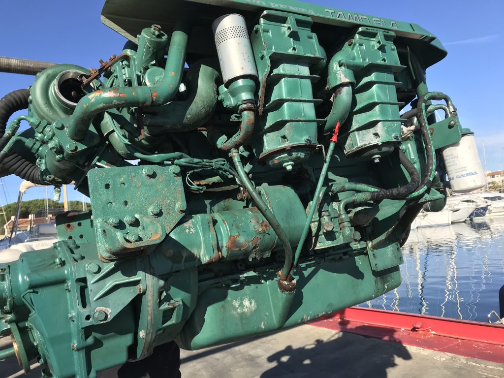 Herstelling of vervanging van 2 Volvo Penta TAMD61a motoren ...